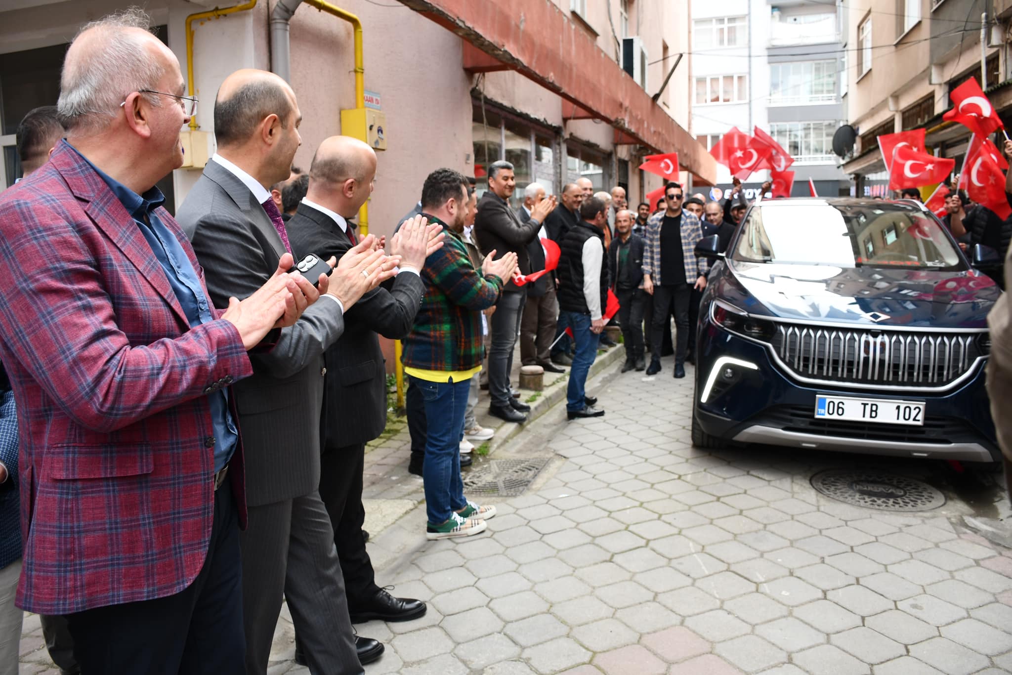 Togg Terme'de! Başkan Ali Kılıç, direksiyonun başına geçti - Samsun ... Togg Terme'de! Başkan Ali Kılıç, direksiyonun başına geçti - Samsun ...